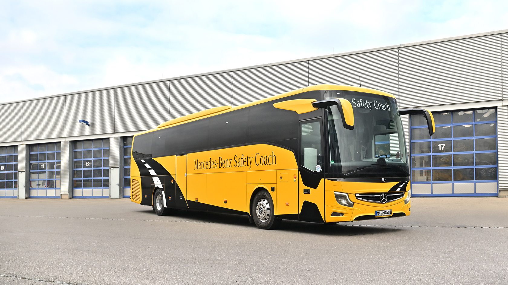 Omnibus Magazine: A focus on safety. – Mercedes-Benz Buses